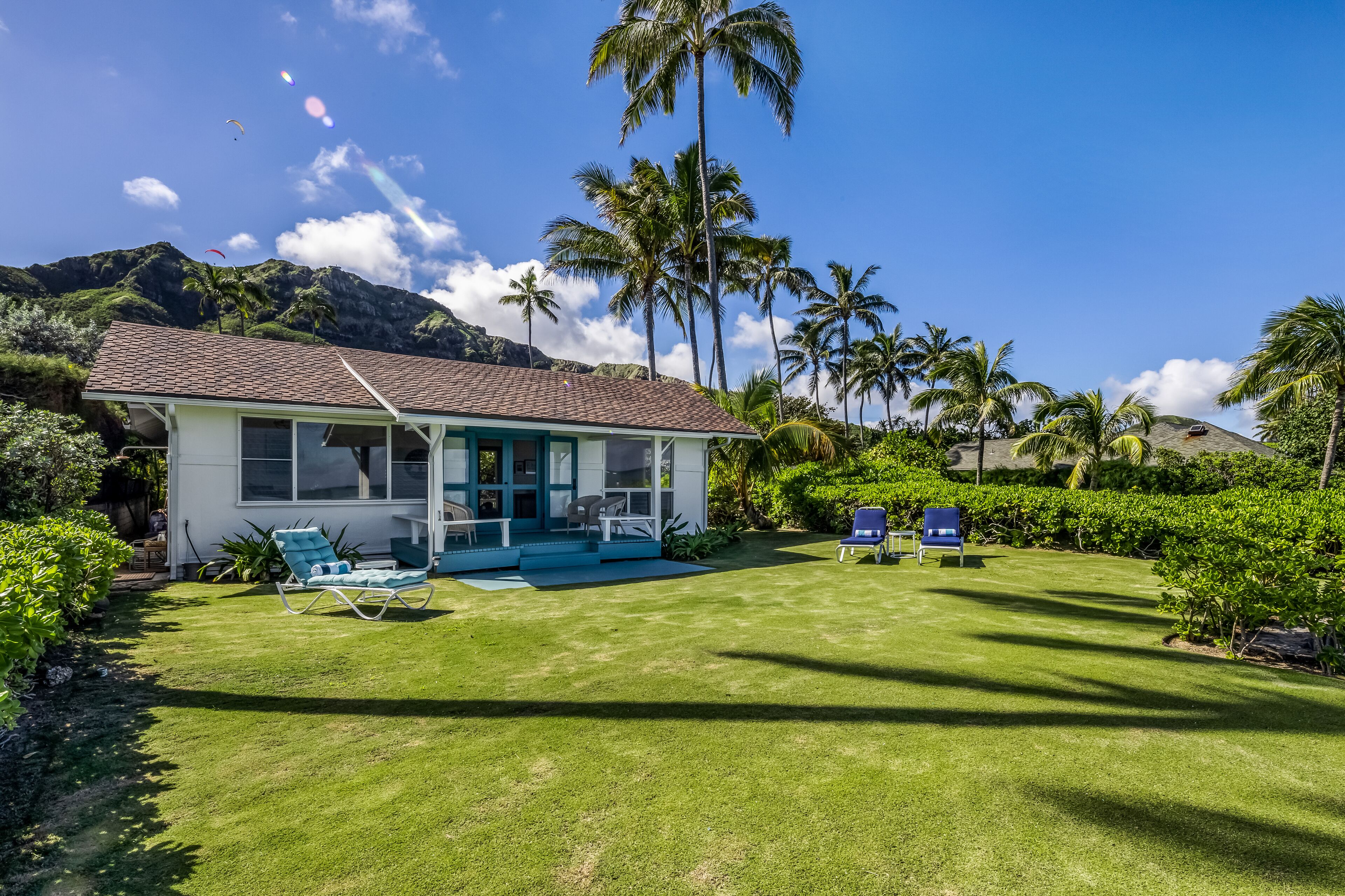 Beachfront | Hot Tub | A/C | BBQ | Honolulu |5-7 NIGHT STAYS PERMITTED ...