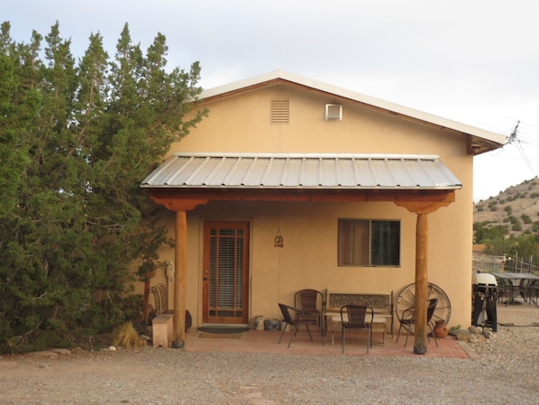 Charming 'Western' Guest House in the Placitas Foothills; Peaceful Yet ...