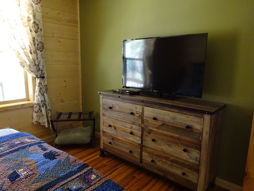 Cozy Little Cabin Nestled In Cowee Valley With Amazing Sunsets & Starry Nights! - Franklin, NC