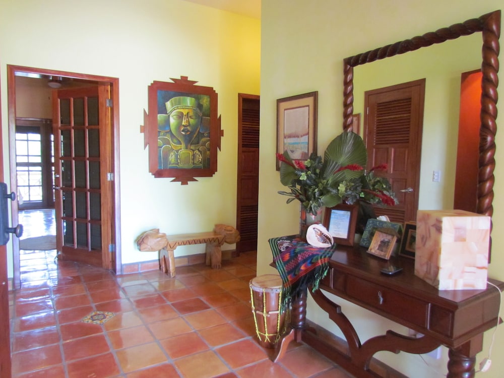 Gold Standard - Pointe House, Tip Of Peninsula , Walk To Village, 1 Br/2 Ba - Placencia