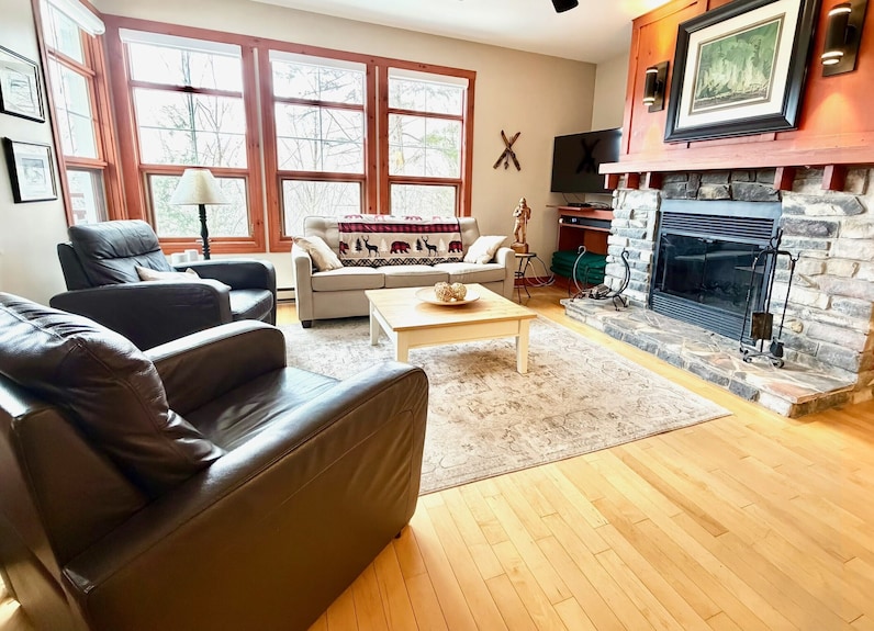 Spacious Tremblant Condo - Pools & Hot Tubs, Steps To Ski/golf/bike/hike - 8 Ppl - Mont-Tremblant