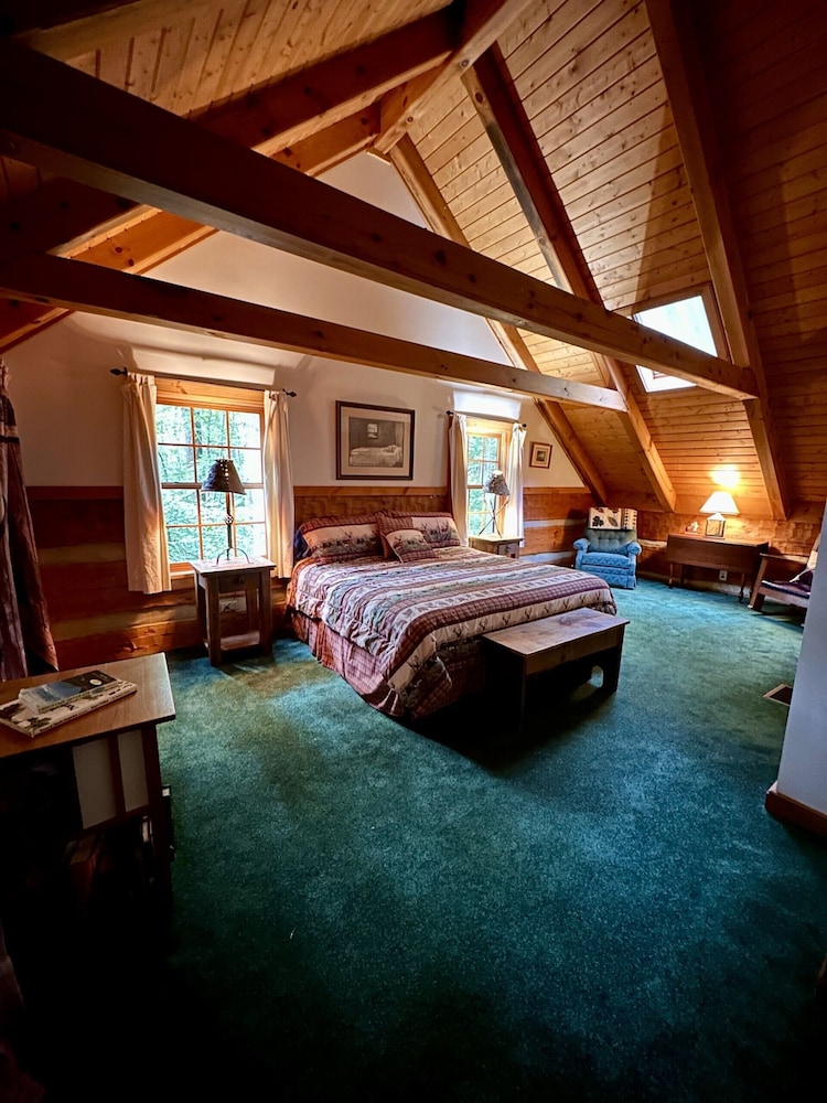Hideaway Cabin- Escape To This Log Cabin In The Woods - Highlands, NC