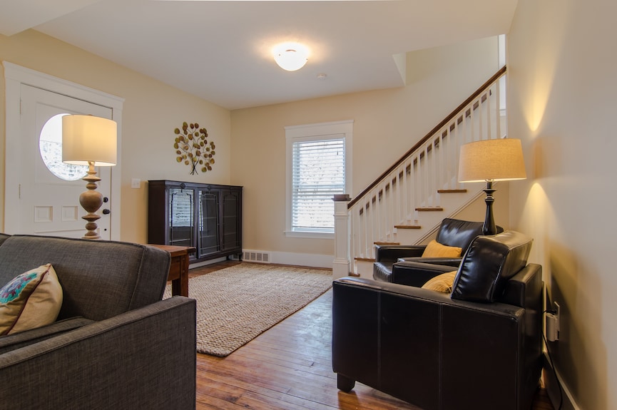 Professionally Remodeled Century Home Minutes From The Clinic & Downtown! - Cleveland, OH