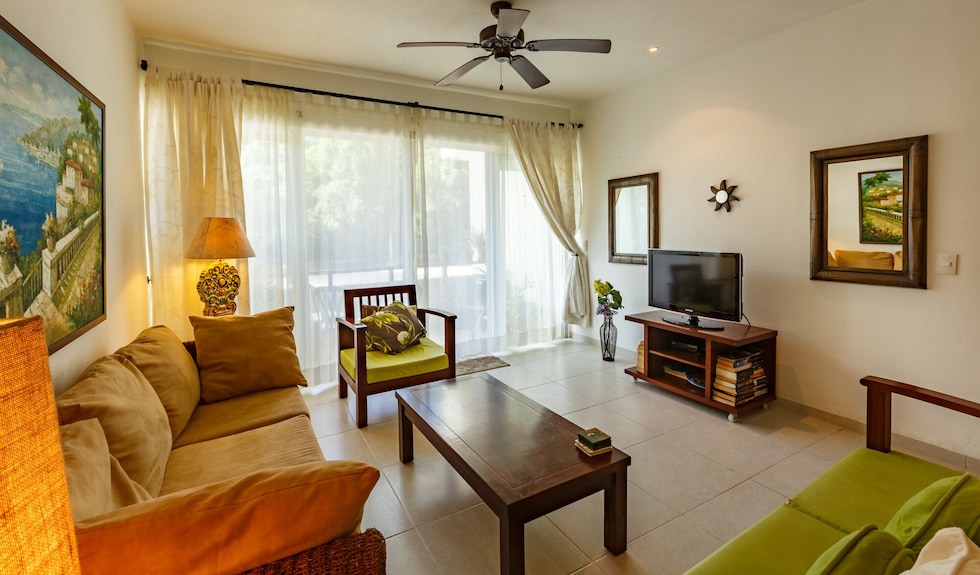 Casa Meridian 104 - One Block From The Beach And 5th Avenue - 2 Bedroom - Wifi - Playa del Carmen