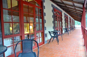 Quarto Premier, 1 cama king-size, vista para o jardim | Terraço/pátio interior