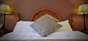 Quarto Deluxe, 1 cama queen-size | Minibar, cofre no quarto, quartos insonorizados, ferro/tábua de engomar