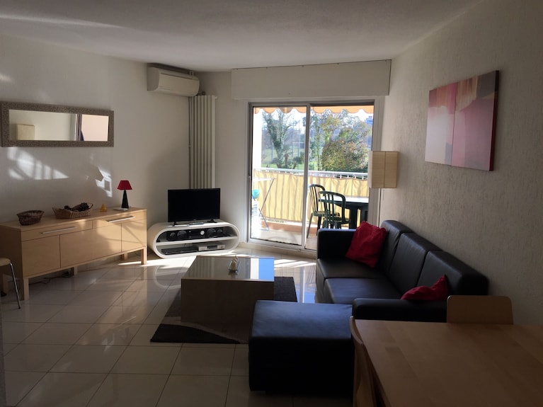 1 Chambre, 4 Personnes, Piscine, Parking, Golf, Plage Et Commerces - Côte d'Azur
