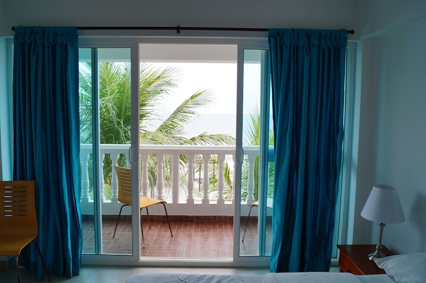 Propiedad De Playa Con Piscina Y Terraza - Bolívar