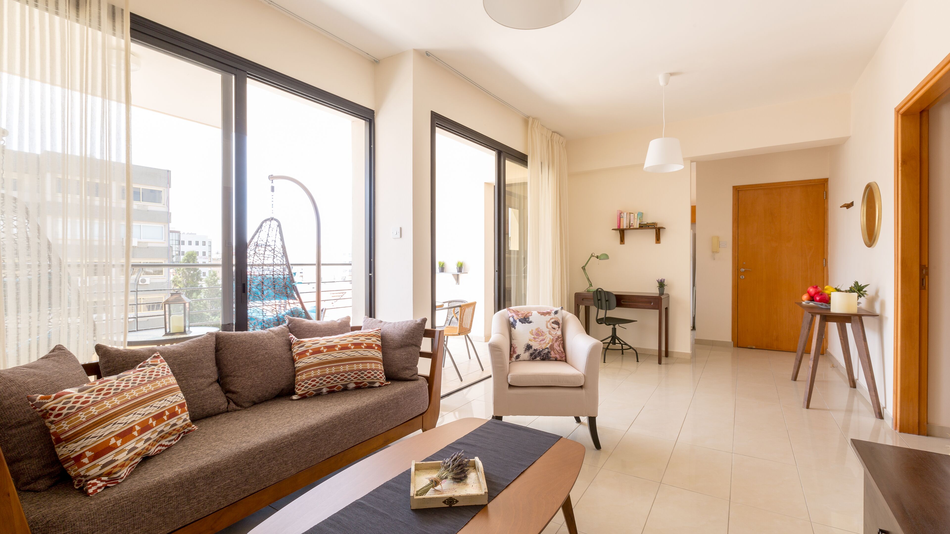 Geräumige, Neu Eingerichtete Wohnung Mit Zwei Schlafzimmern, 200 Meter Vom Strand Entfernt.<br> - Larnaka