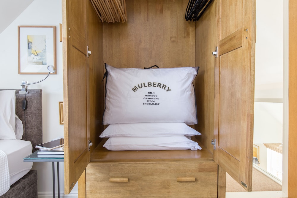 Luxury Spa-like Retreat On Millstream Near Sea - Hayling Island