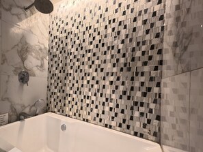 Quarto Superior (Queen) | Banheira de imersão total