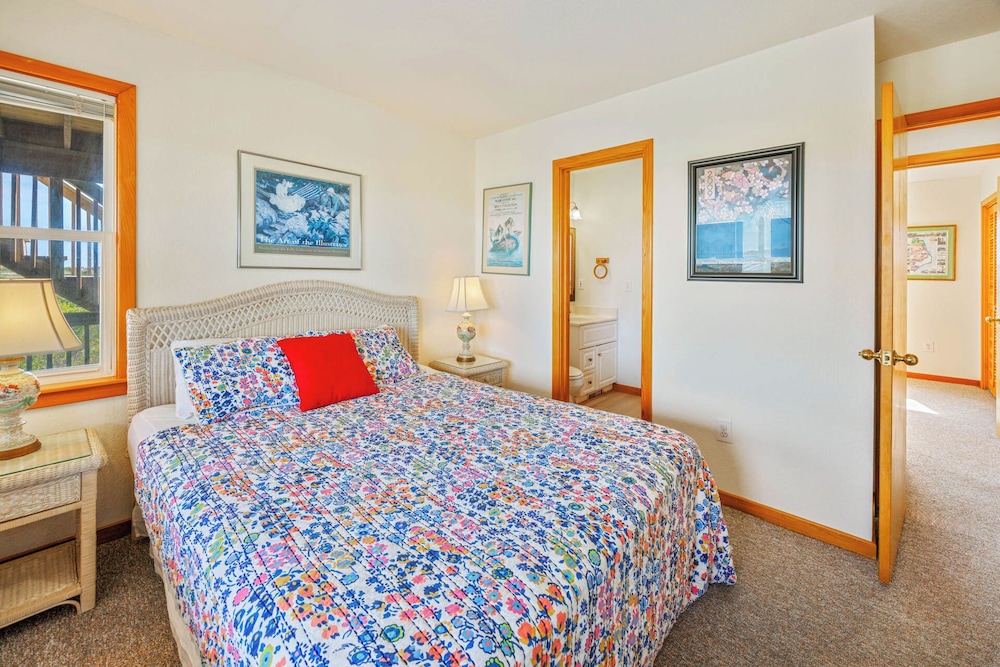 Summer Savings - Oceanfront Home With Hot Tub, Basketball, And Screened Porch - Outer Banks, NC