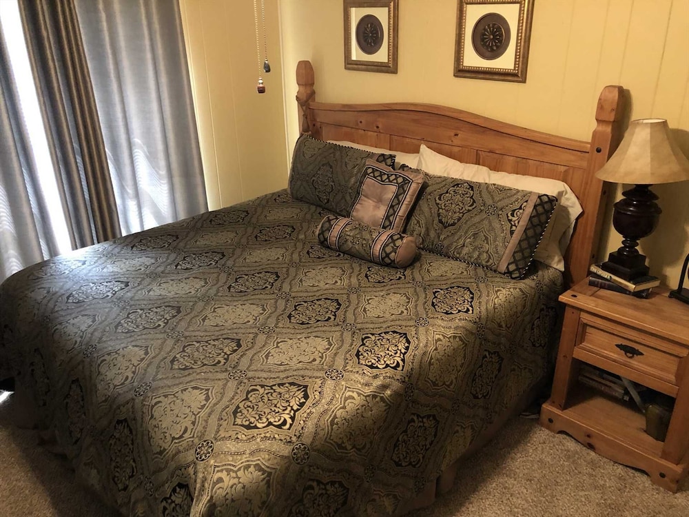 Rocky River Guest House - Bandera, TX