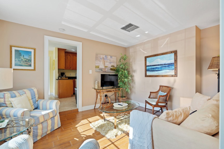 3 Bedroom House North End Of Siesta Key - Short Walk To Shell Beach - Public beach, Sarasota