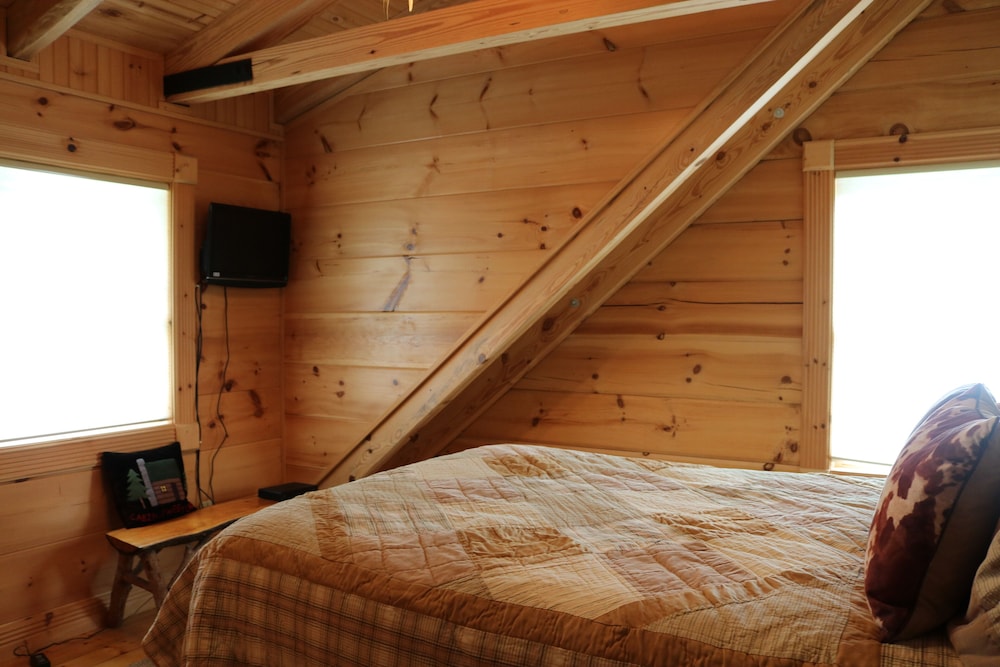'Sugar Getaway' - Updated And Private! - Sugar Mountain, NC