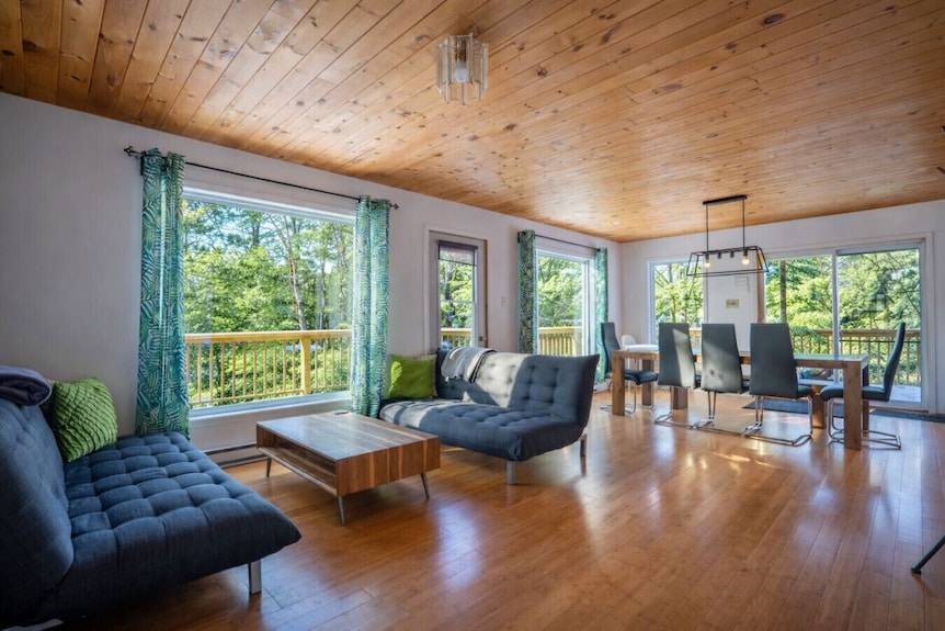 Lake Front In The Woods With Spa - Quebec