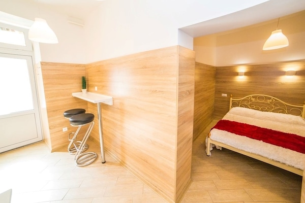 Apartamento, 1 cama de casal, não fumadores | Ferro/tábua de engomar, Wi-fi grátis, roupa de cama fornecida