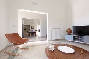 Villa | Cozinha privada | Um frigorífico, um micro-ondas (a pedido), um forno 