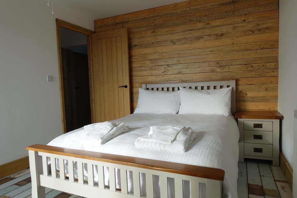 Beautiful Seafront Beach House - Selsey