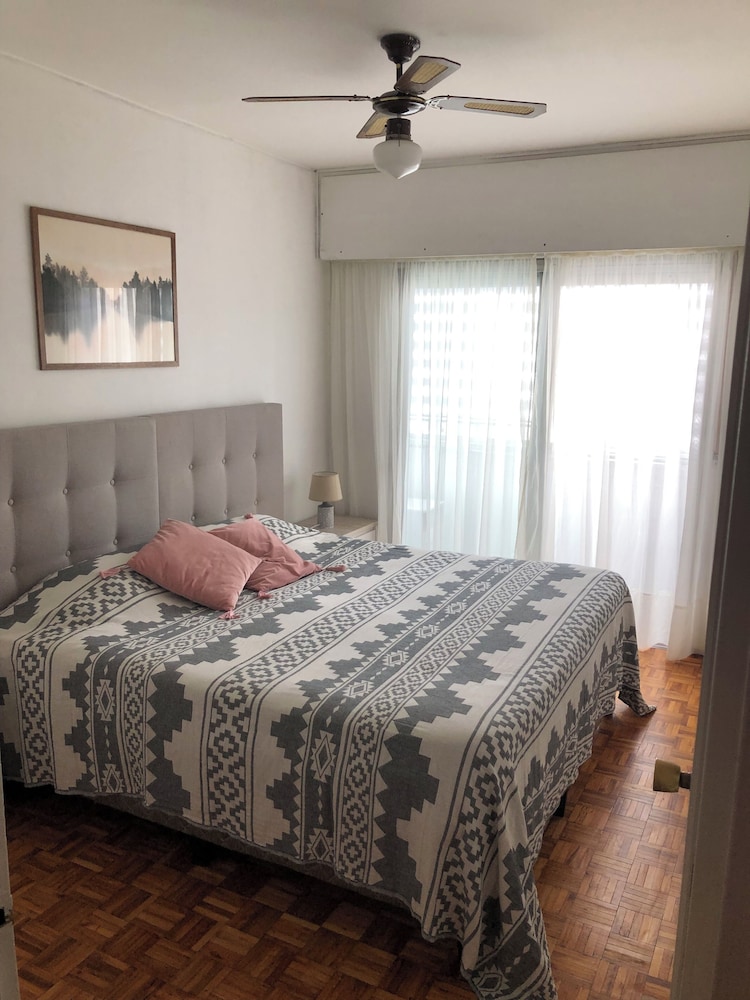 Komfortables Apartment ☼ Plaza Gomensoro Mit Meerblick - Montevideo