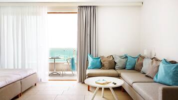 Estúdio Comfort, varanda | Cofre no quarto, com decoração personalizada