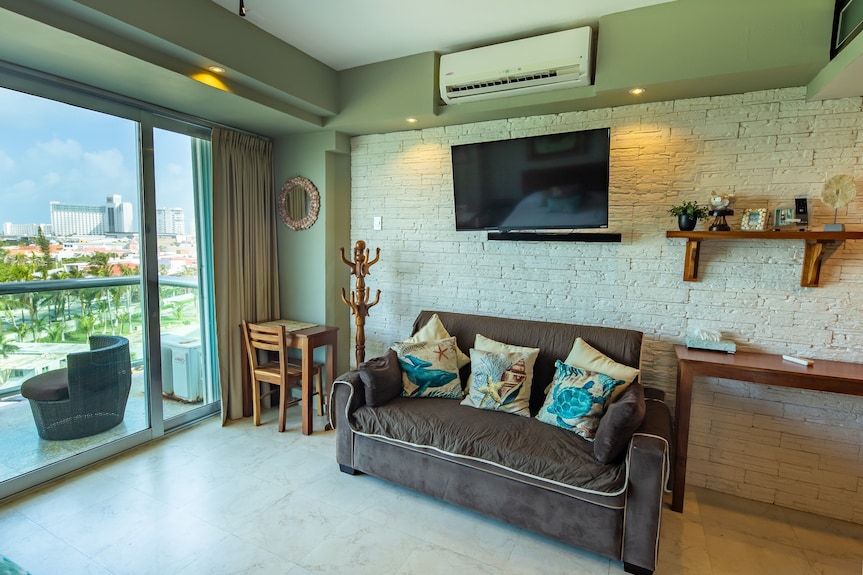 Popular Beachfront Resort In Best Location - 칸쿤