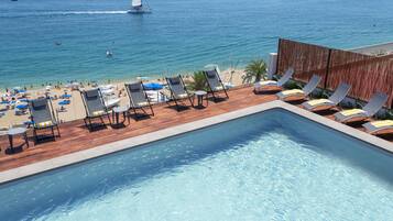 Piscina exterior, da(s) 9:00 à(s) 20:00, espreguiçadeiras