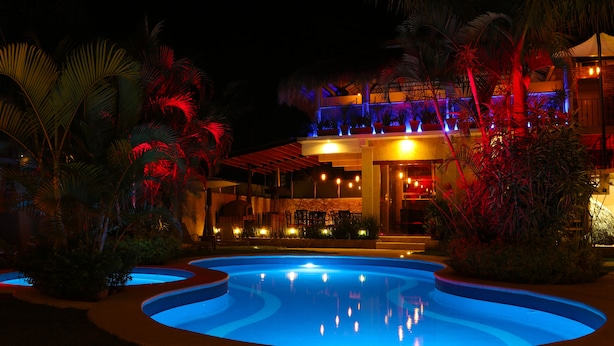 Piscina exterior, da(s) 9:00 à(s) 19:00, guarda-sóis, espreguiçadeiras