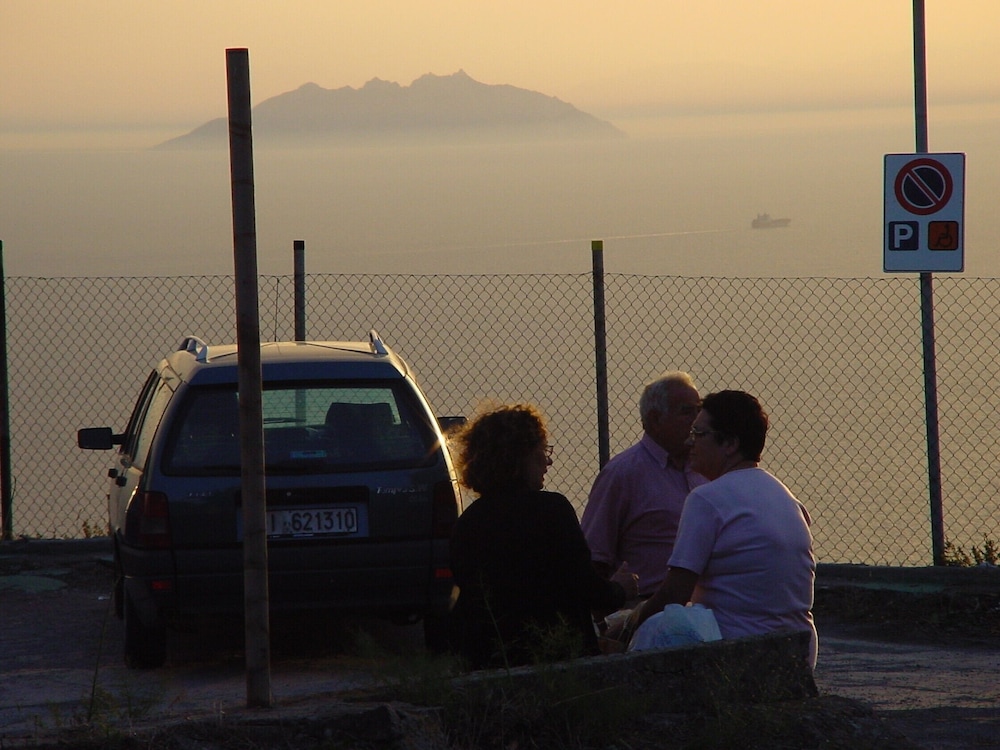 Villino Gigliese For Rent-independent Villa With Parking Space - Isola del Giglio