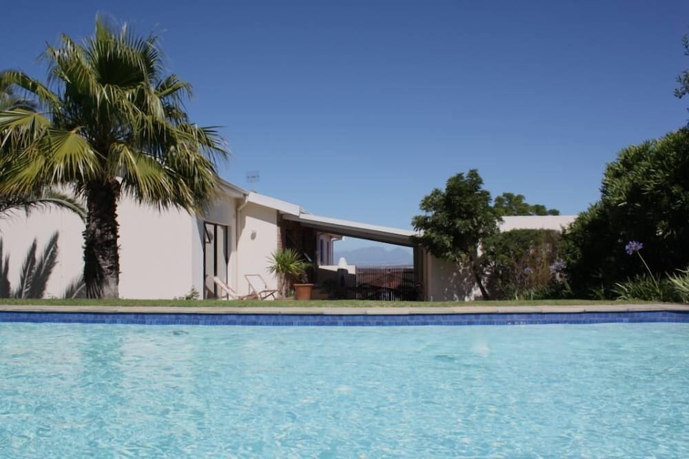 Confortable Villa With Stuning Views, Nice Garden And Amazing Swimming Pool - Somerset West