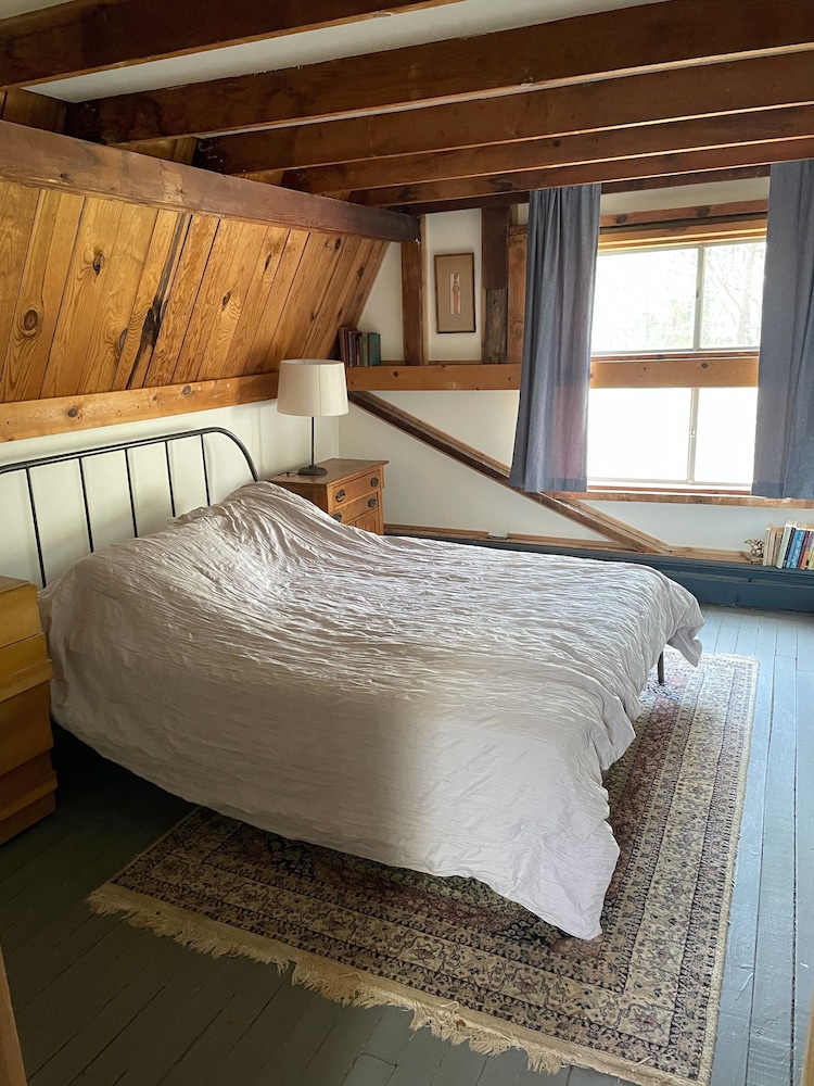 Beautiful Barn On 7 Acres With Pond- Get Away From It All - Kerhonkson, NY