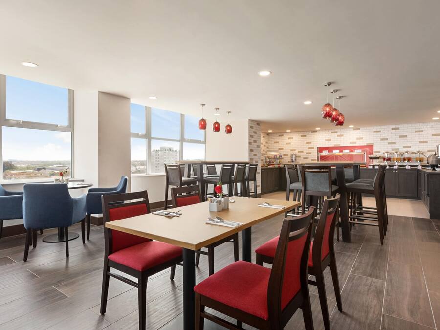 Pequeno-almoço tipo buffet diário (11 GBP por pessoa)