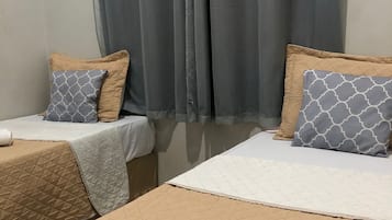 Quarto duplo | Área de estar | TV de tela plana 32 polegadas com canais a cabo, TV