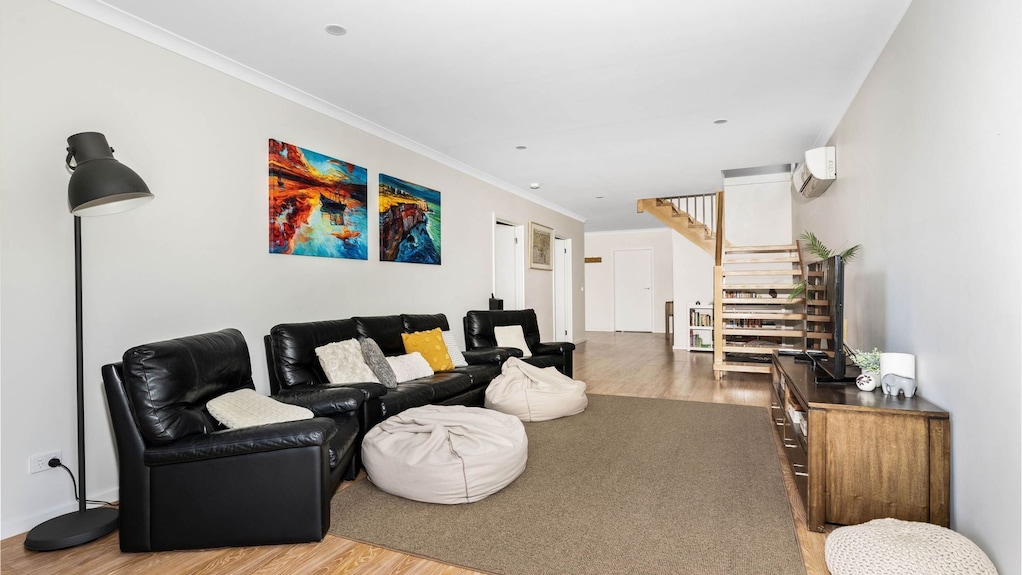 Ocean Views, Two-storey Large Family Getaway - Inverloch