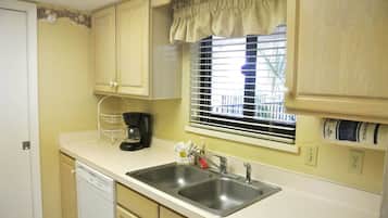 Apartamento em Condomínio Fechado, 2 quartos | Cozinha privada | Uma máquina de lavar louça, uma torradeira, liquidificador