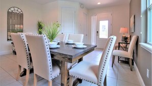 Casa, 5 quartos | Refeições no quarto