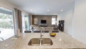 Casa, 5 quartos | Sala de estar