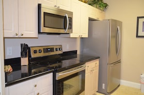 Condo, 3 quartos | Cozinha privada | Lava-louças, chaleira elétrica, torradeira, cadeirão de bebê