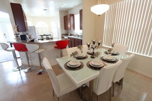 Casa, 4 quartos | Refeições no quarto