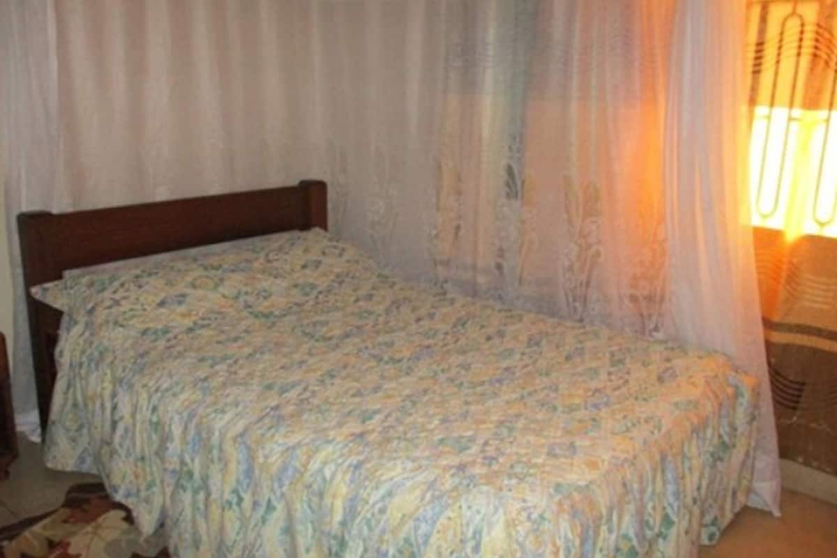 Secretária, Wi-fi grátis, roupa de cama fornecida