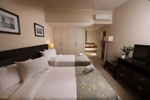 Minibar, cofre no quarto, secretária, quartos insonorizados 