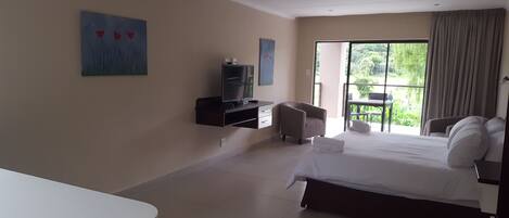 Estúdio de Luxo (Lakeside) | 1 quarto, roupa de alta qualidade, secretária, roupa de cama fornecida