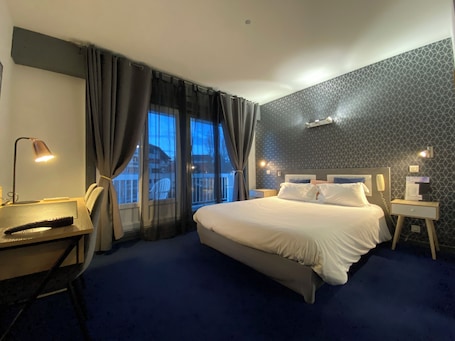 Quarto Duplo Exclusivo | Com decoração personalizada, com mobĆlia individualizada, secretĆ”ria