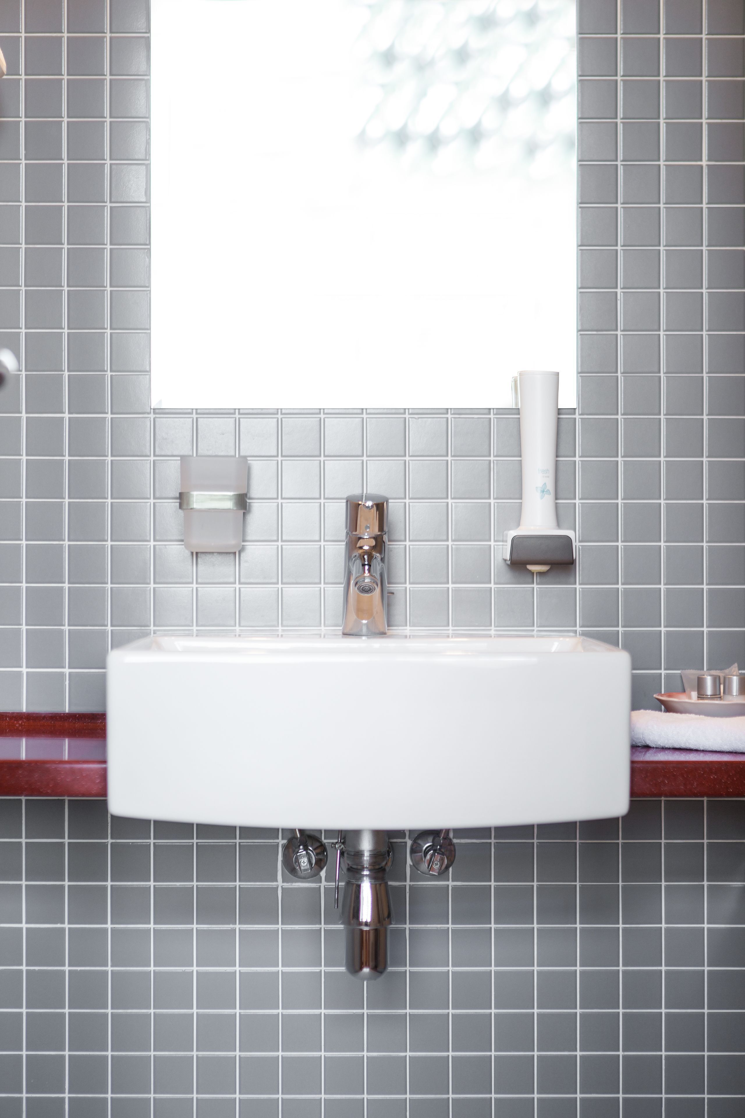 Casa de banho | Um polibã, artigos de higiene pessoal grátis, um secador de cabelo 