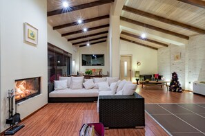 Villa, vista para a montanha | Entrada (vista interior)