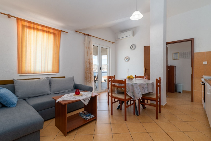 Kuzmanic 2, 2bdr Stay In The Heart Of Okrug Gornji - Okrug Gornji