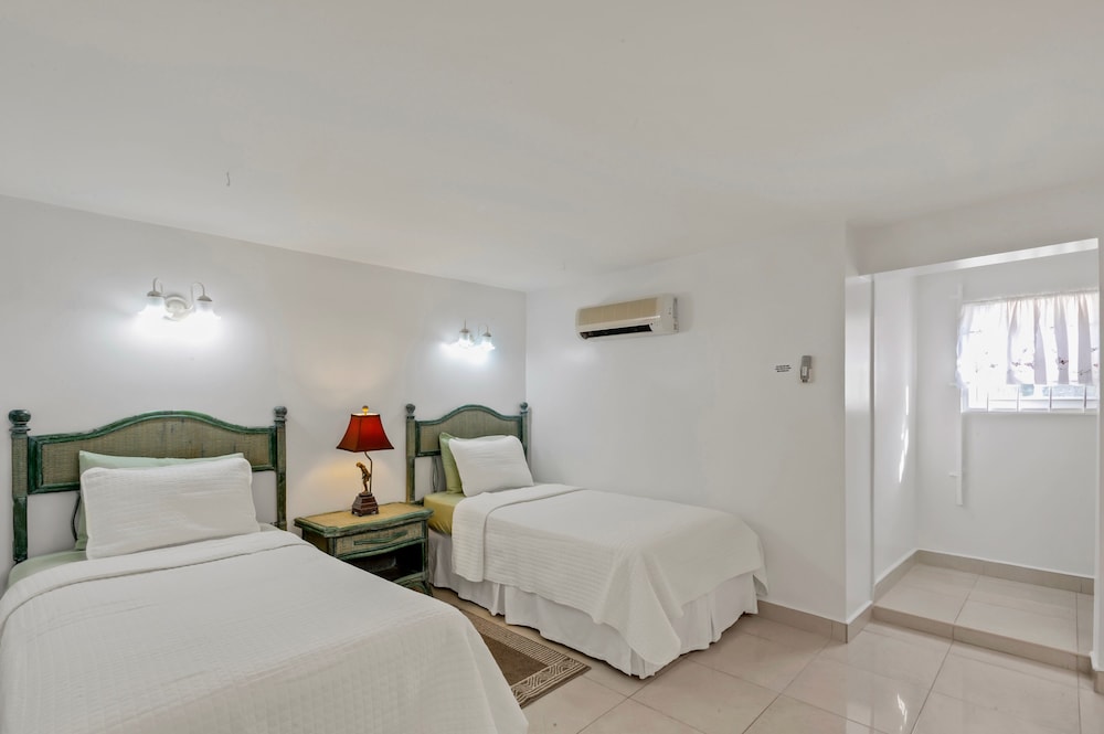 Fast Wifi, 4 Bedrooms, Sleeps 8, Panoramic Ocean Views, West Coast .. Paradise ! - Barbados