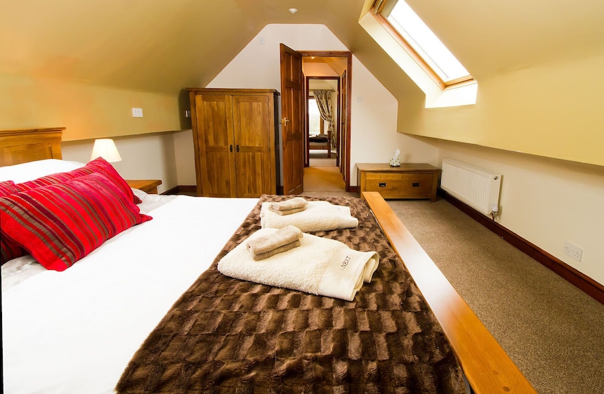 Granary At Oaks Barn Farm, Kadai Fire Bowl & Optional Hot Tub, Country Location - Warwickshire