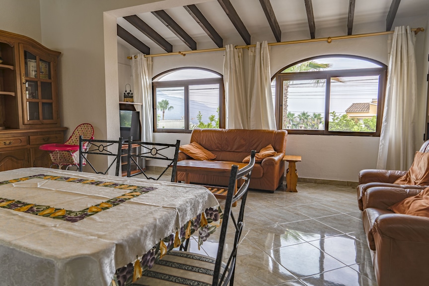 Villa Redone, Swimming Pool, Jacuzzi, Sea View 4 Bdr 2 Bath / Calm Assured - 베니도름