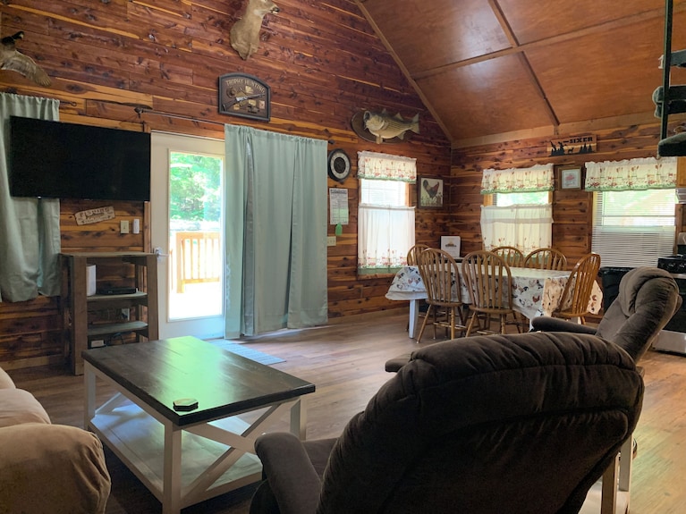 Beautiful Log Cabin W/loft. 1/2 Mile To Red's Landing Boat Launch! A+ Fishing. - Arkansas